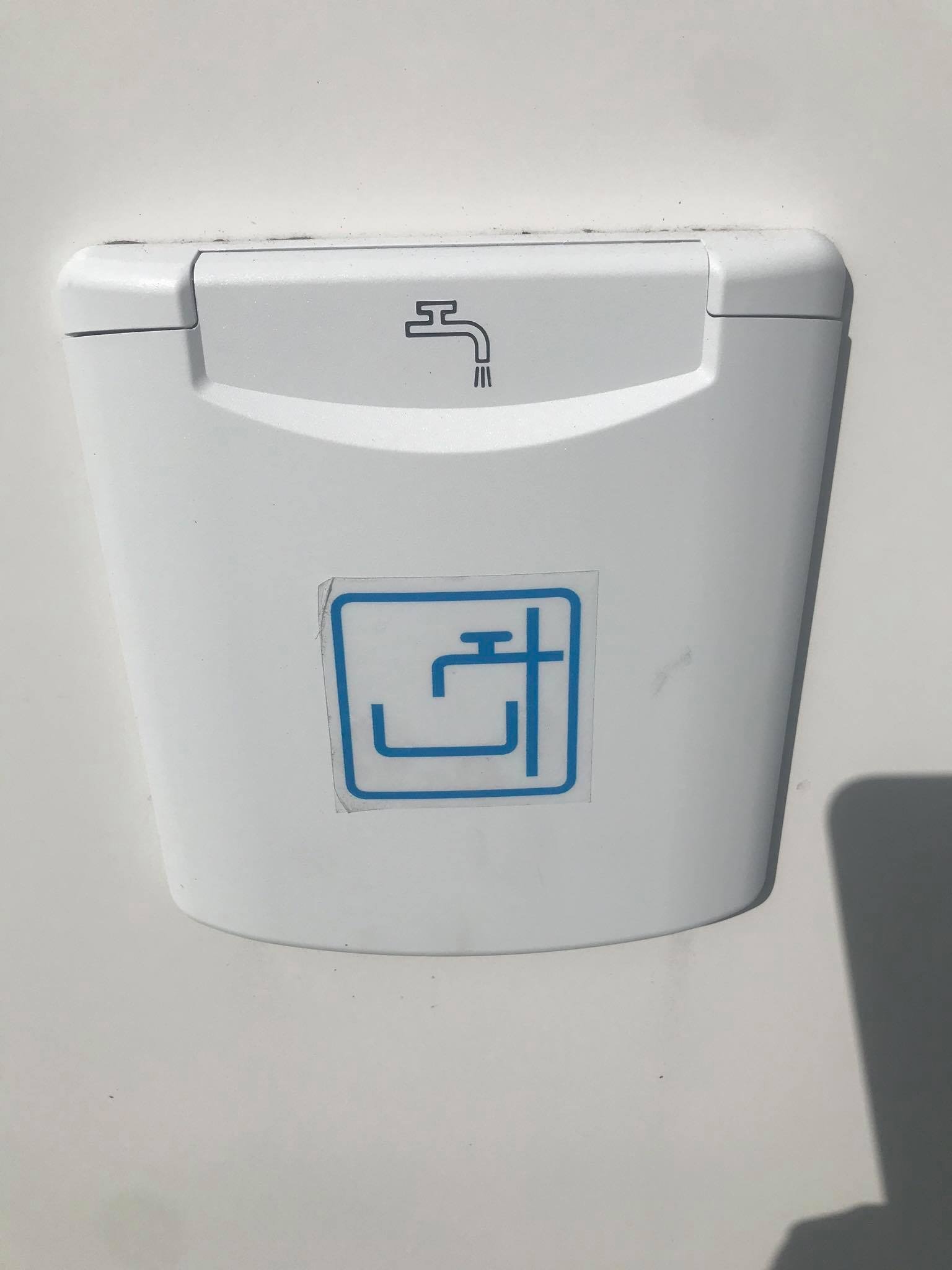 Operating the water tanks in your Benimar